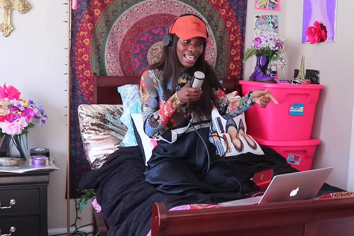 Ακούστε το νέο single της Doechii "Anxiety", που «πατάει» πάνω στο ...